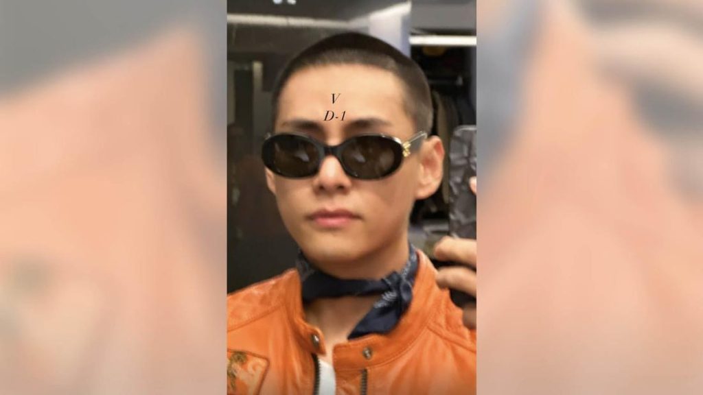 V BTS Pamer Selfie Kepala Botak Jelang Wamil: Ini Impianku