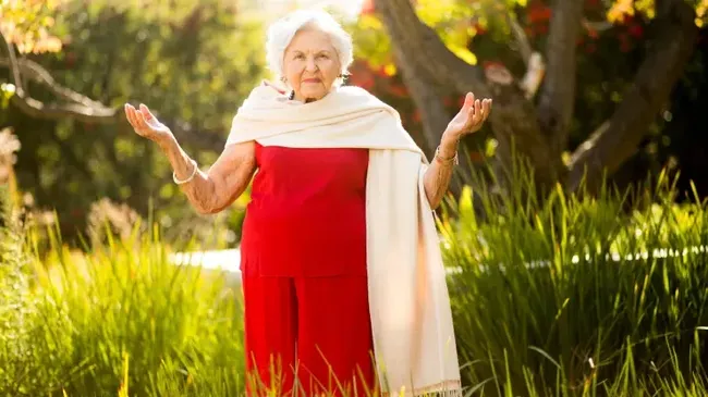 Sosok Nenek Usia 102 Tahun yang Masih Kerja di Fitness & Spa